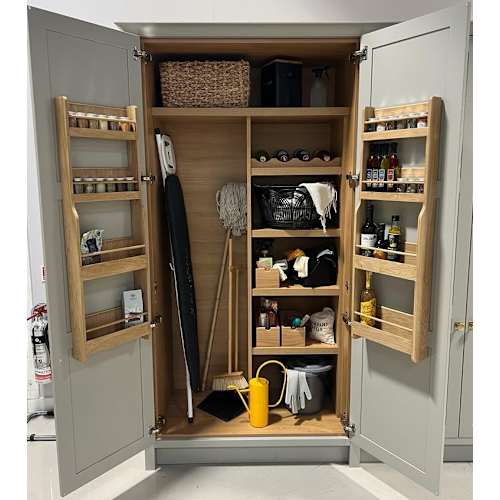 Magnet larder cupboard store