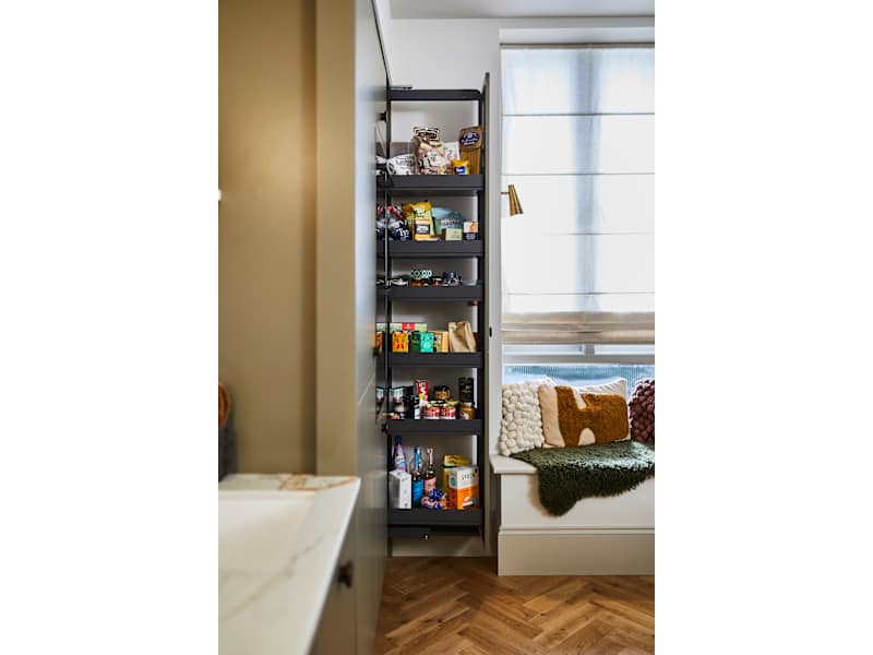 300 Pull Out Larder | Magnet