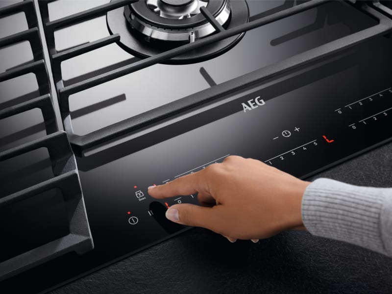 AEG Built-in 90cm TouchSure Gas on Glass Hob HVB95450IB | Magnet