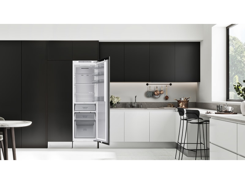 Samsung BRR29723EWW/EU Integrated One Door Fridge with SpaceMax ...