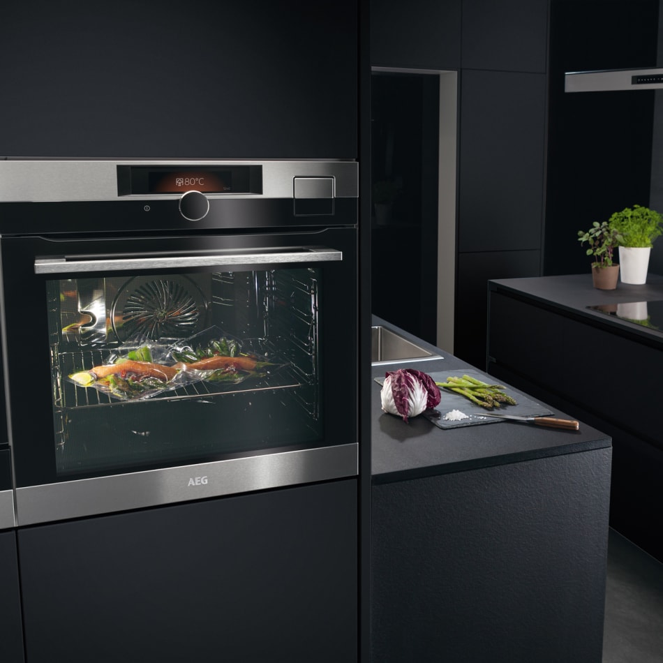 AEG - Appliances for the kitchen and utility room | HTH