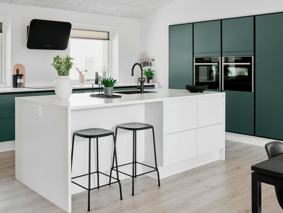 A white kitchen is a timeless classic | HTH