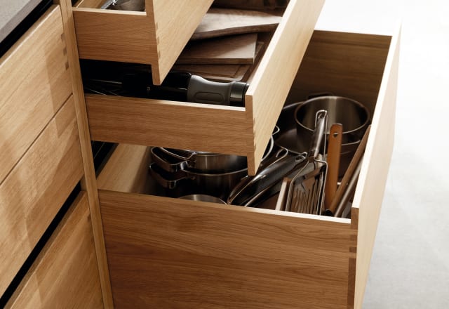 Receive tips for a functional kitchen drawer organization | HTH