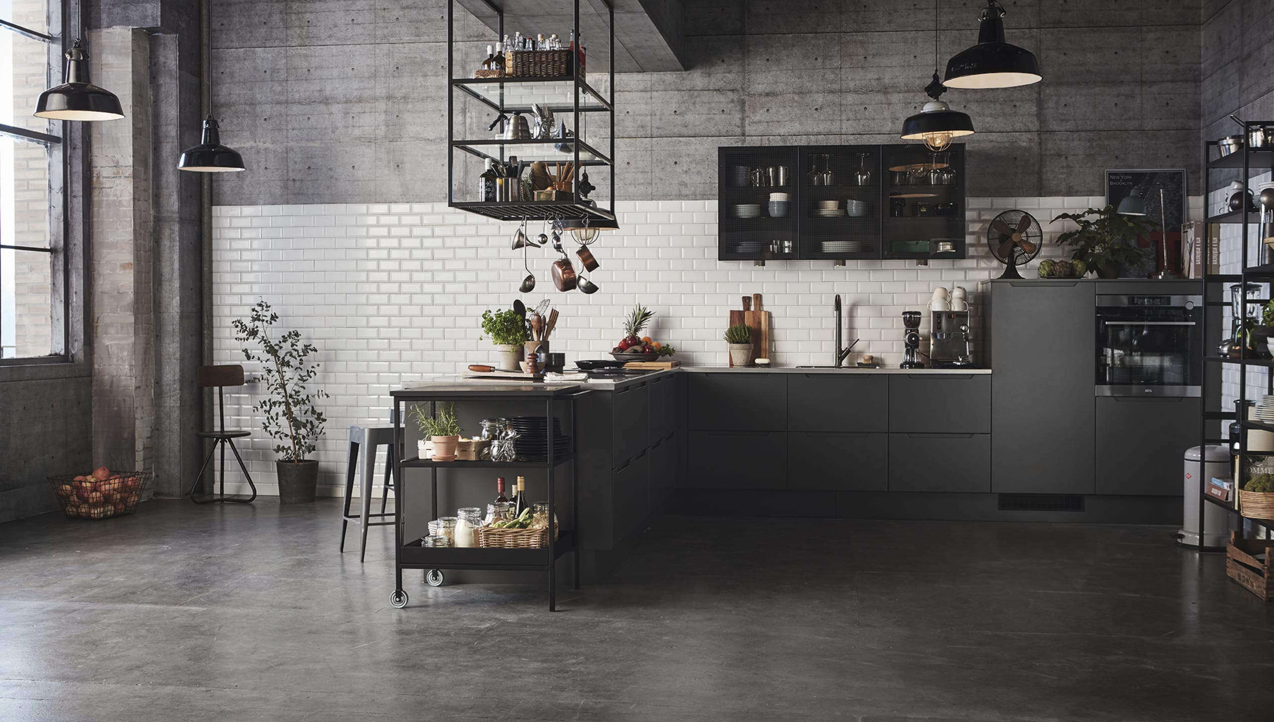 Steel worktops - A modern, raw & practical worktop | HTH