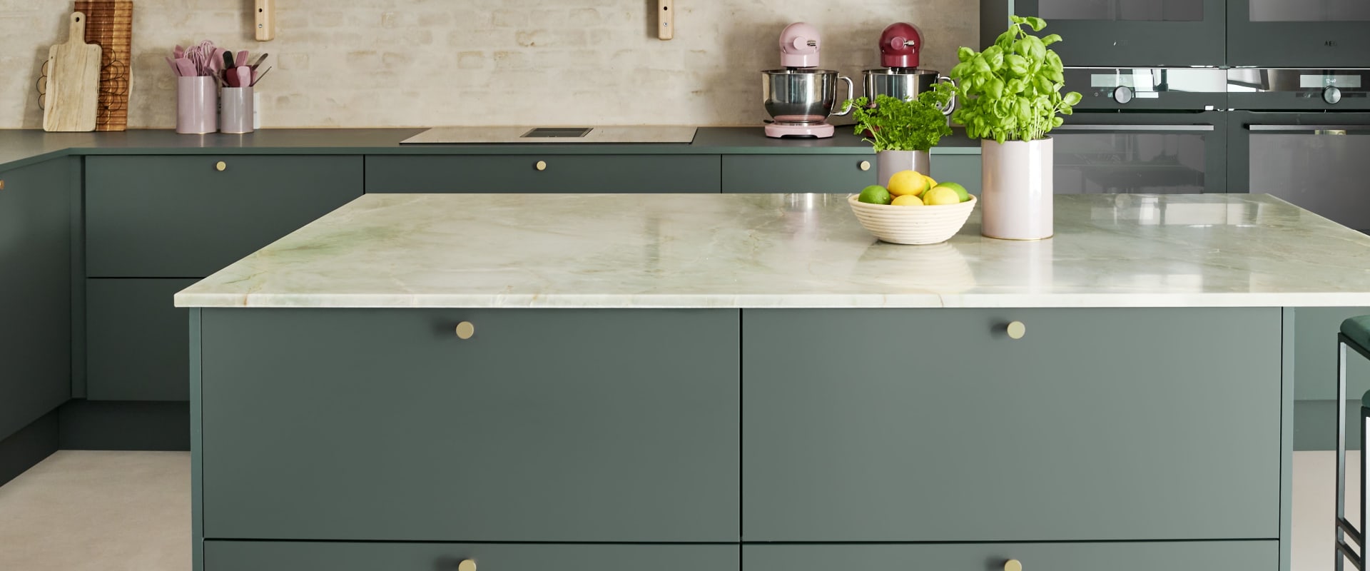 Green kitchen: A calm sanctuary | HTH