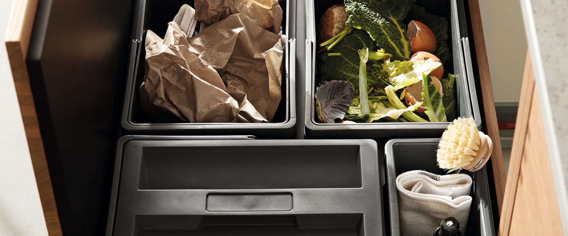 Streamline waste sorting in your kitchen with practical waste bins | HTH