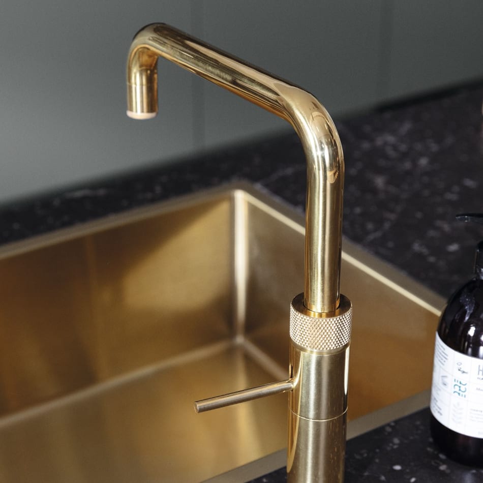 Black kitchen: Create a visual statement | HTH