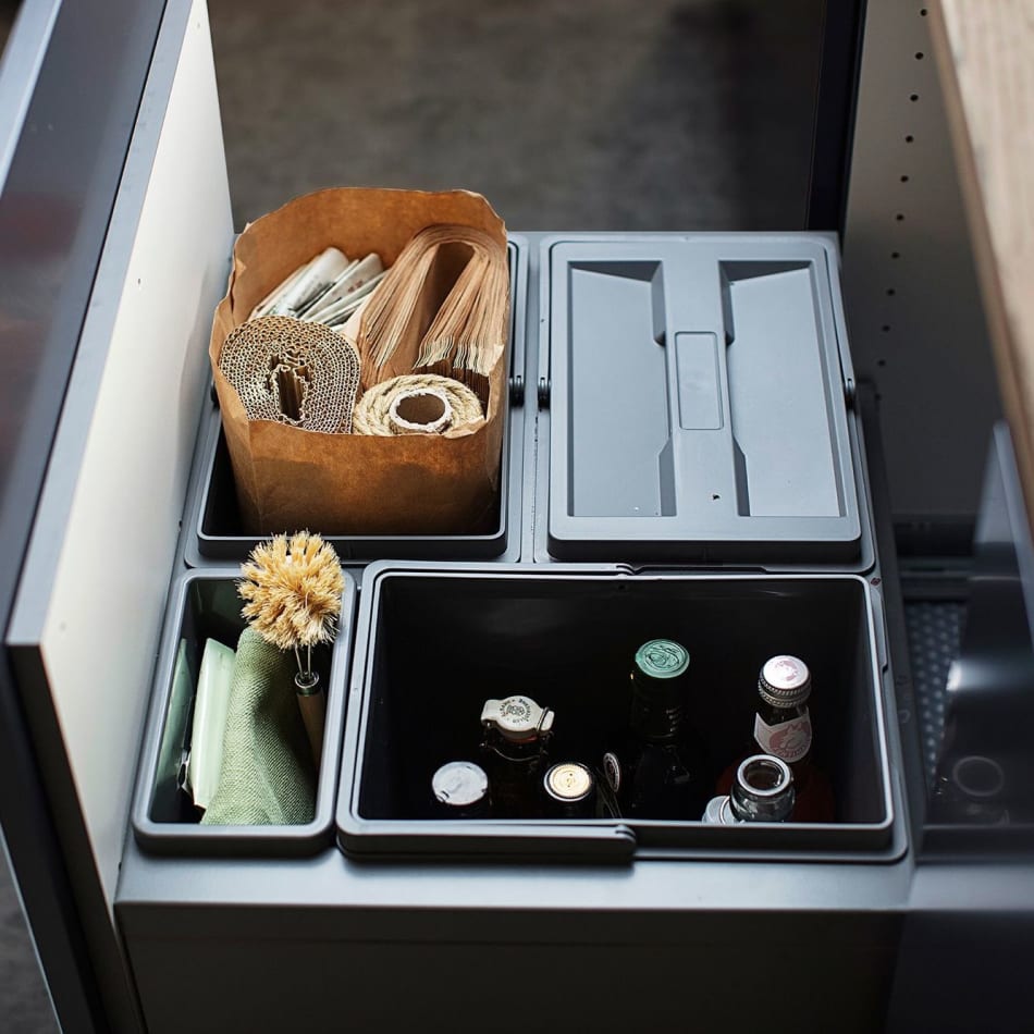 Streamline waste sorting in your kitchen with practical waste bins | HTH